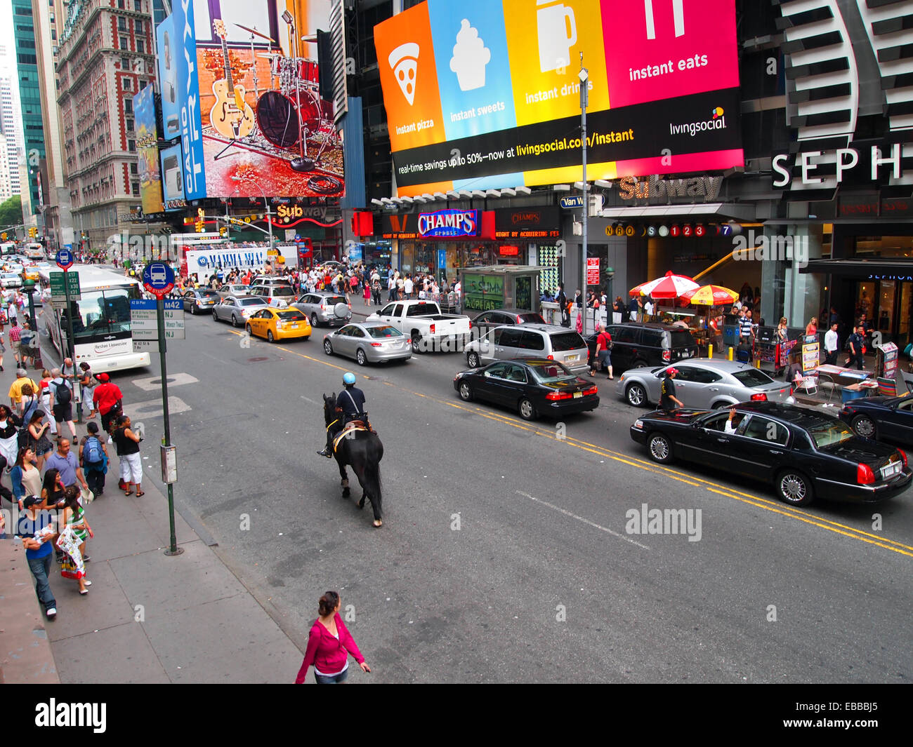 Horse mounted unit hi-res stock photography and images - Alamy