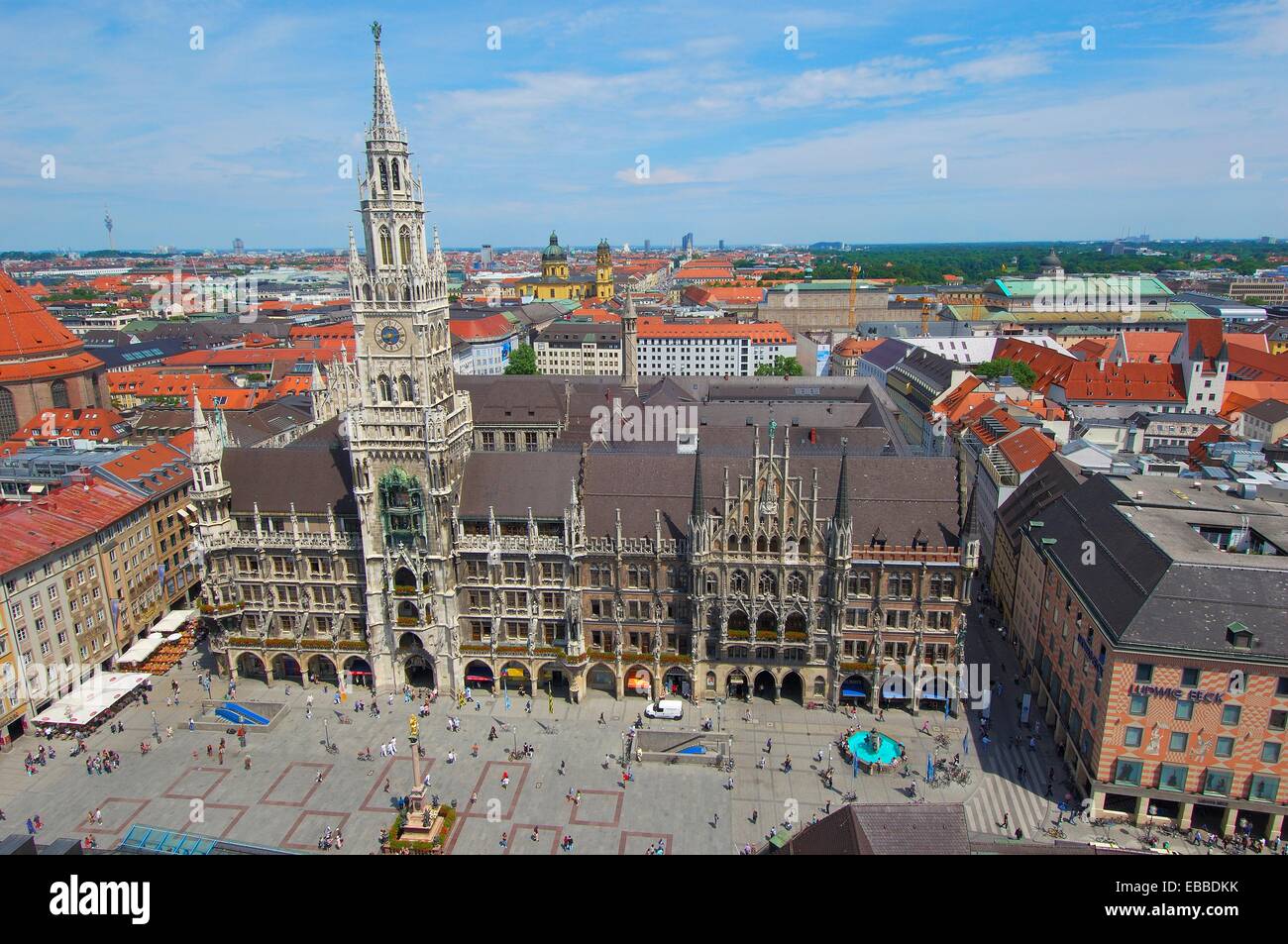 New town hall marienplatz hi-res stock photography and images - Alamy