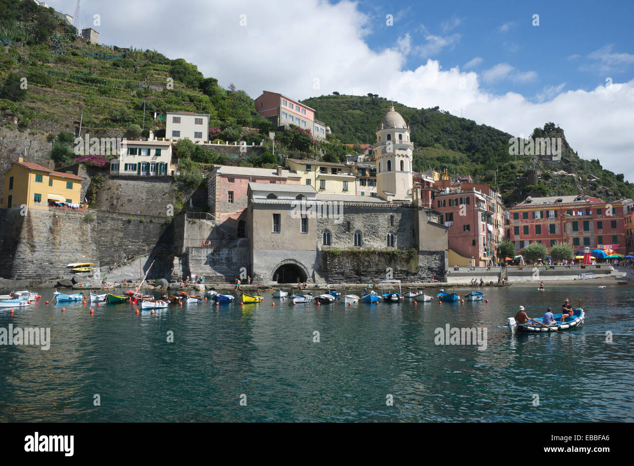 Vernazza harbour hi-res stock photography and images - Alamy