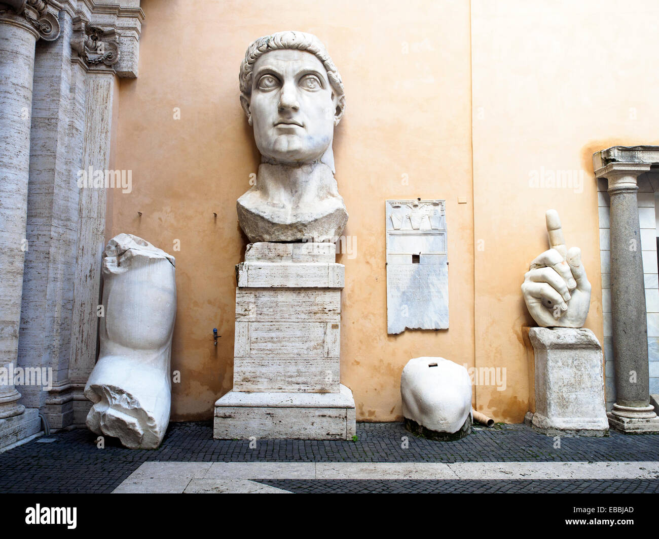 Fragments of a Colossal statue of Constantine (306-337 d.c.) Musei ...