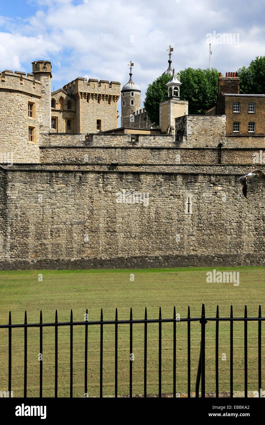 Tower of london historic castle hi-res stock photography and images - Alamy