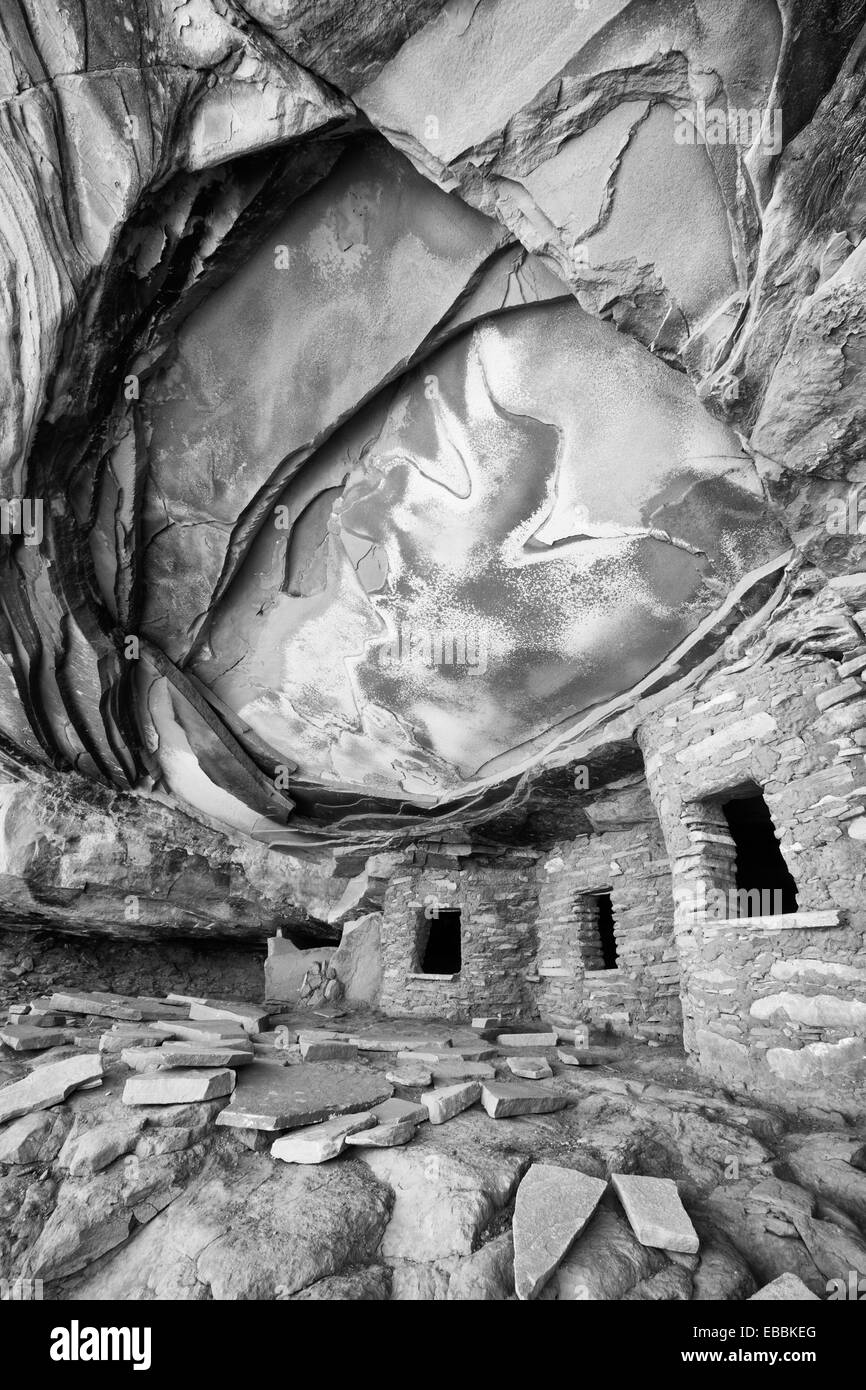 Fallen Ceiling Ruin Stock Photo - Alamy