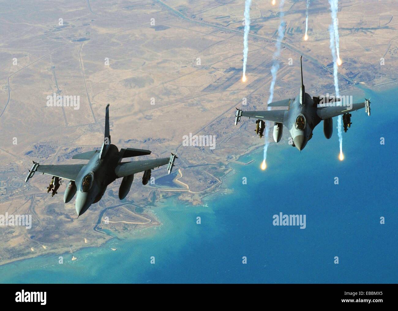 F 16 fighting falcon launch hi-res stock photography and images - Alamy
