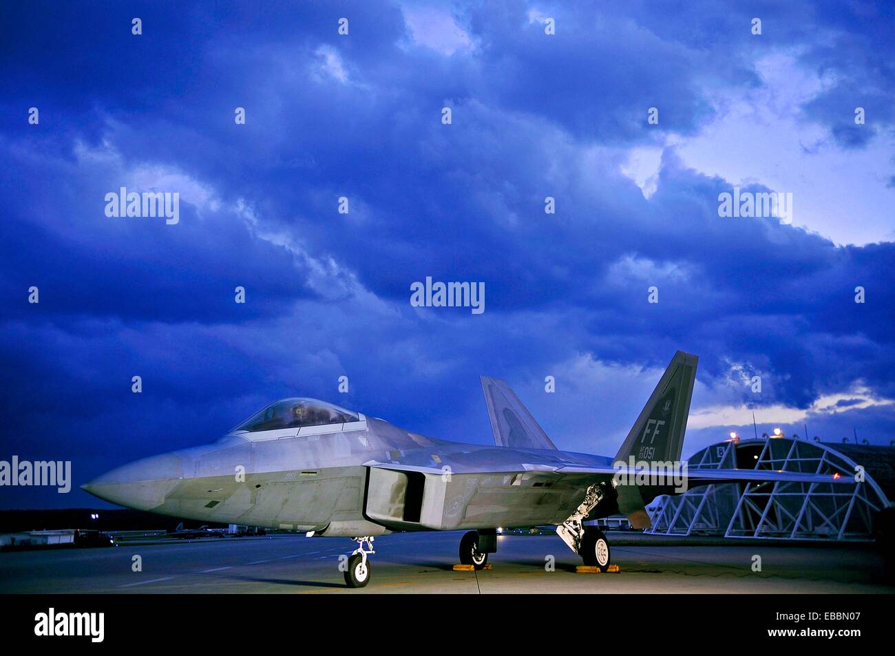 An f 22 raptor pilot hi-res stock photography and images - Alamy