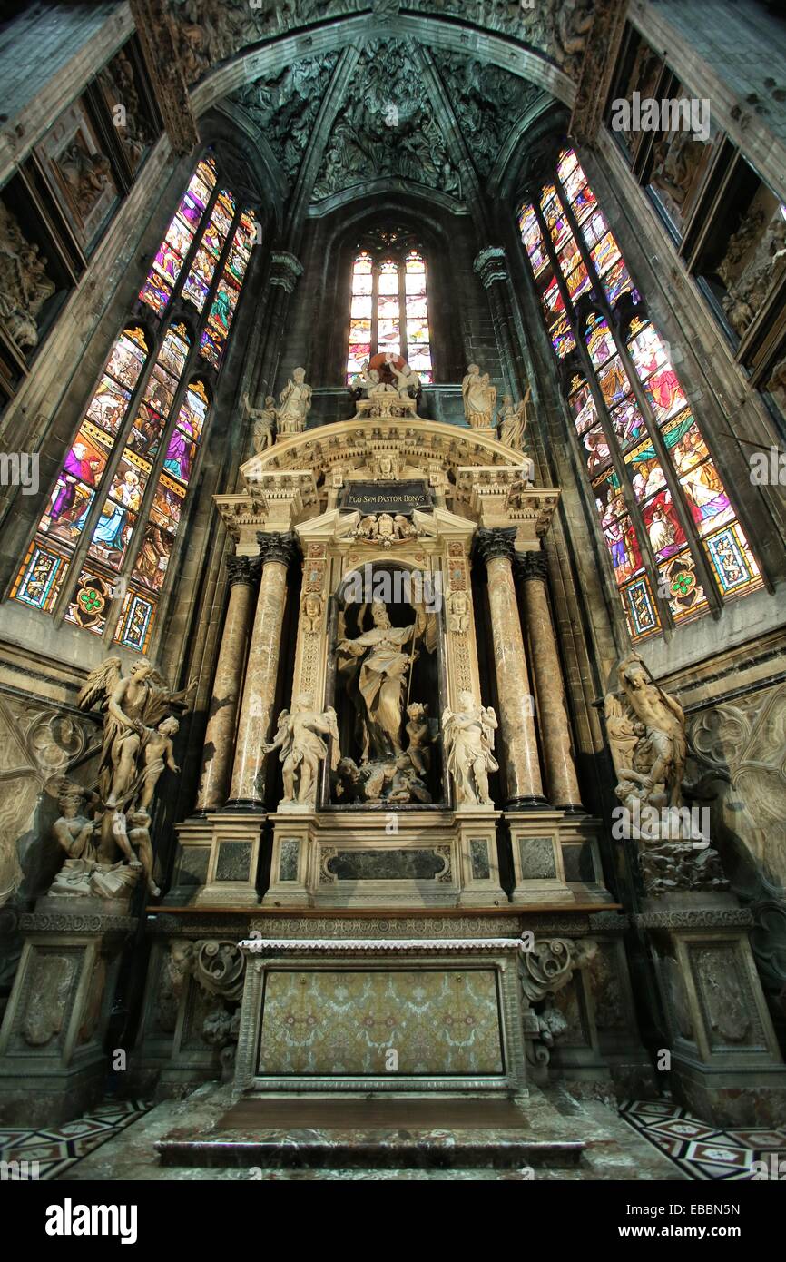 Duomo di milano inside hi-res stock photography and images - Alamy