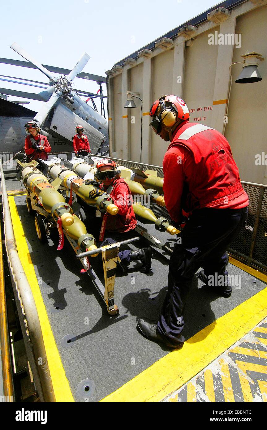 U s navy 5th fleet hi-res stock photography and images - Alamy