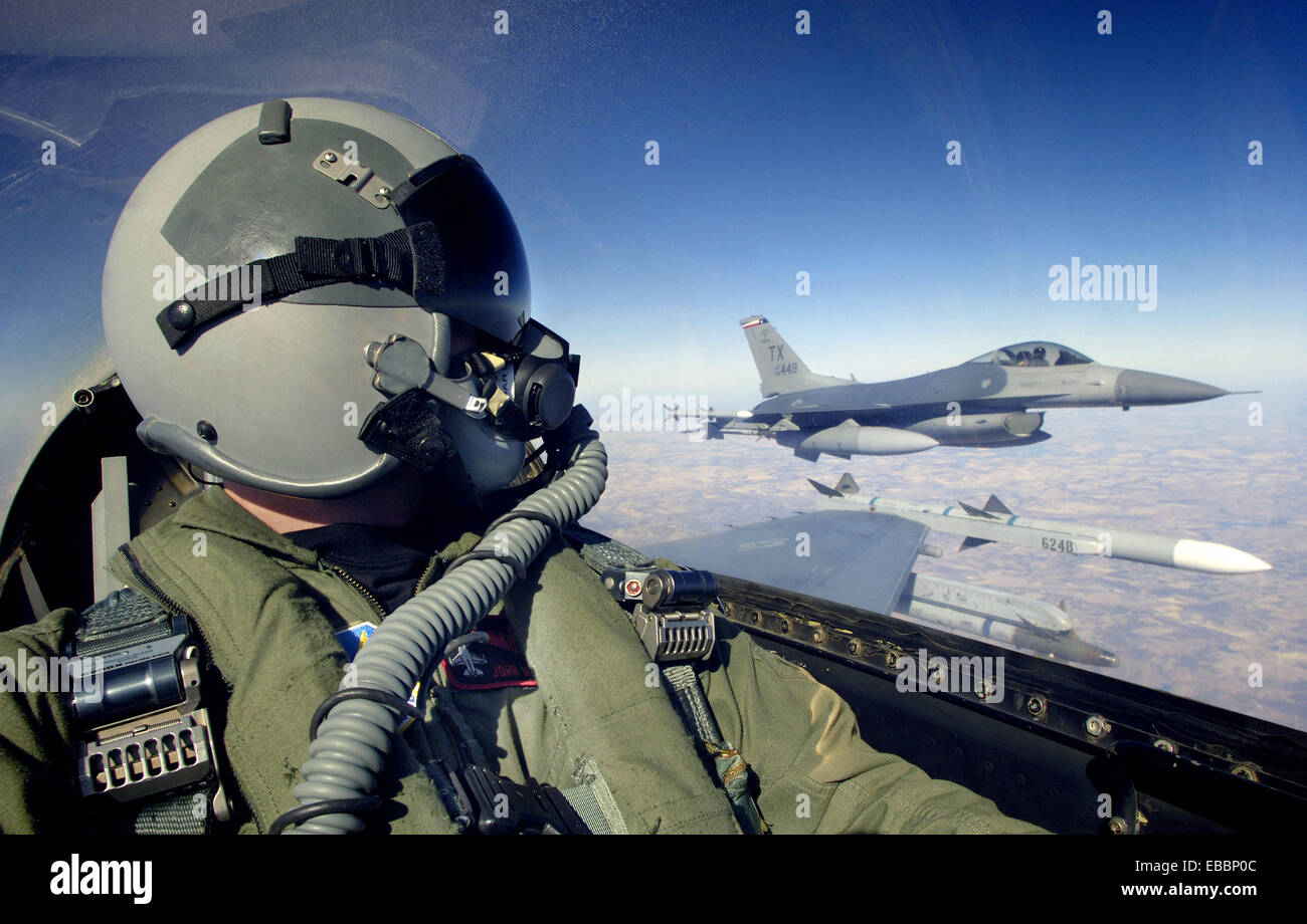 American f 16 fighting falcons hi-res stock photography and images - Alamy