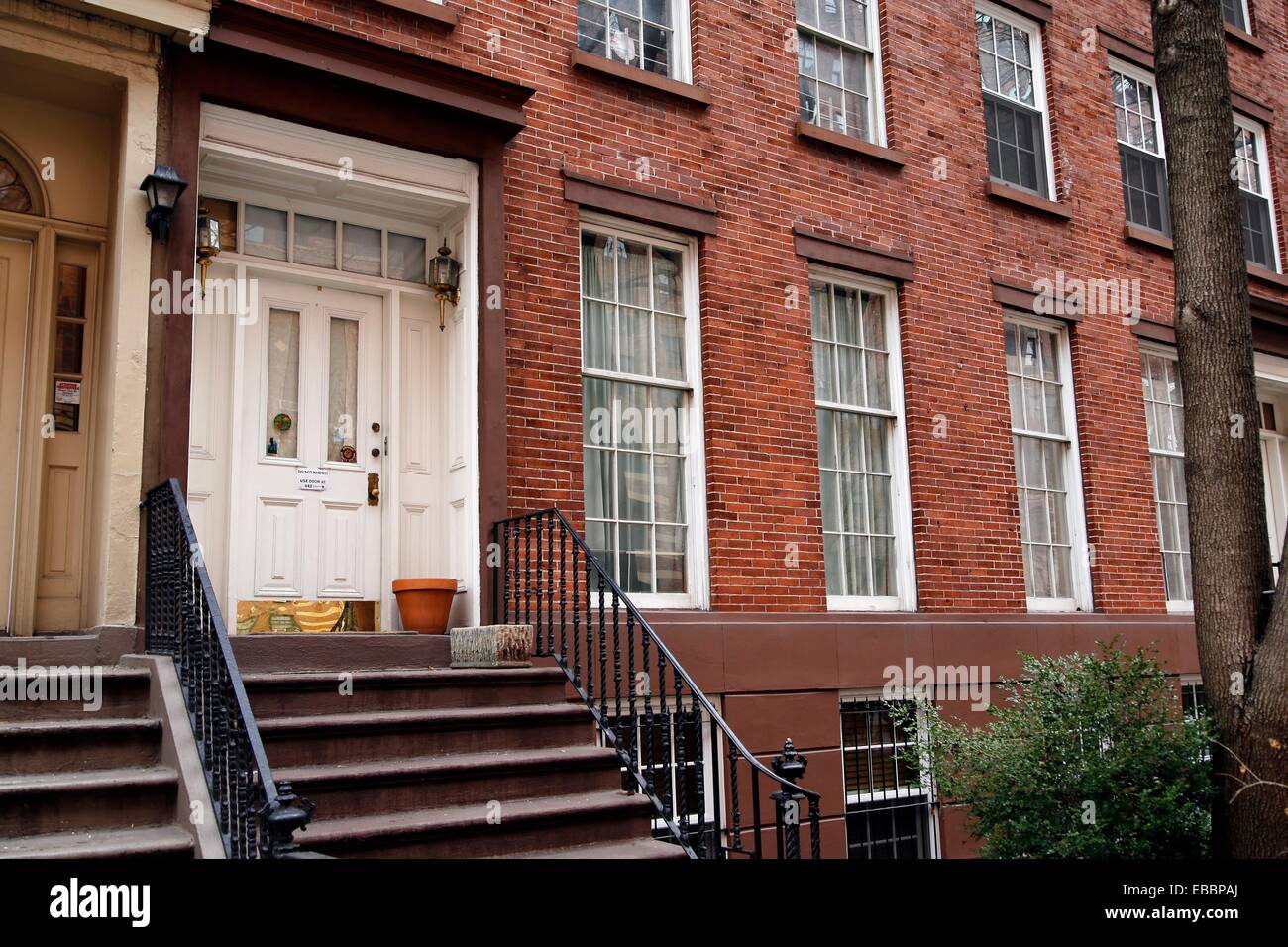 Federal style row house hi-res stock photography and images - Alamy