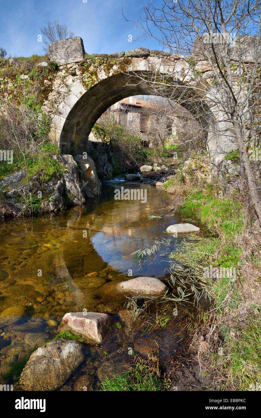 Margara bridge on the Cereceda stream. Tietar Valley. Casavieja. A vila ...