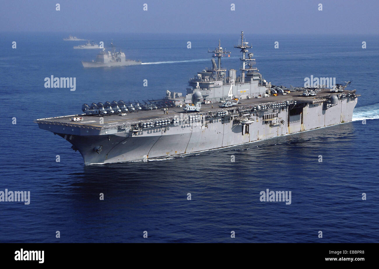 Uss boxer lhd 4 hi-res stock photography and images - Alamy