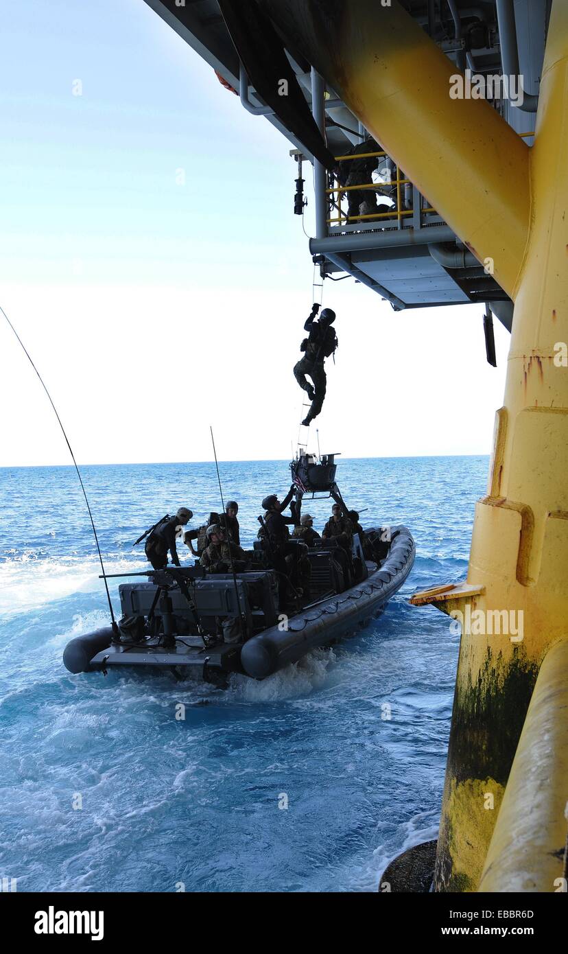Navy seals fast rope training hi-res stock photography and images - Alamy