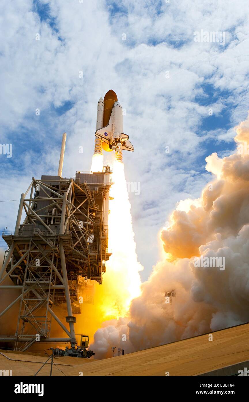 Space Shuttle Main Engine Stock Photos & Space Shuttle Main Engine ...