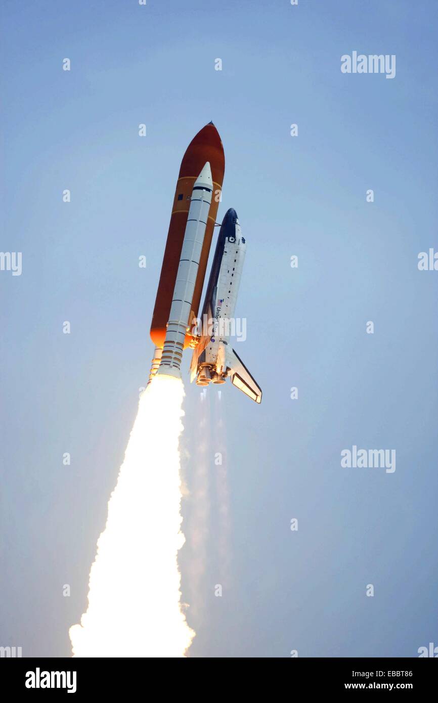 Space shuttle atlantis in orbit hi-res stock photography and images - Alamy