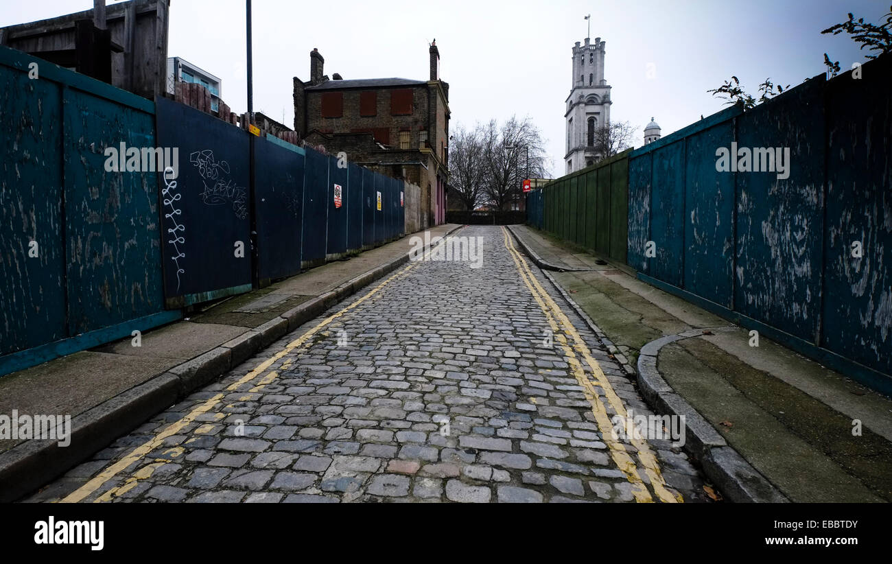 Cobbled street wapping hi-res stock photography and images - Alamy