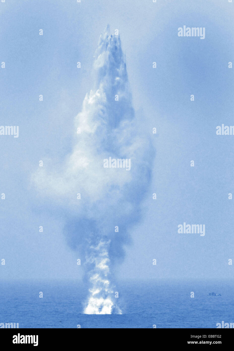 Uss Gladiator Mcm 11 High Resolution Stock Photography and Images - Alamy