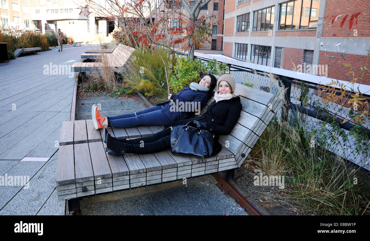Manhattan New York USA - Tourists visiting the famous High Line Public ...