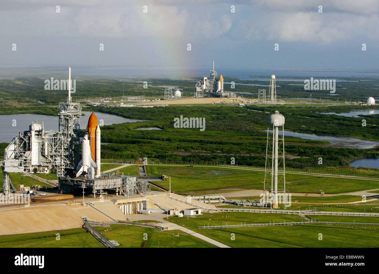Space shuttle atlantis launch hi-res stock photography and images - Alamy