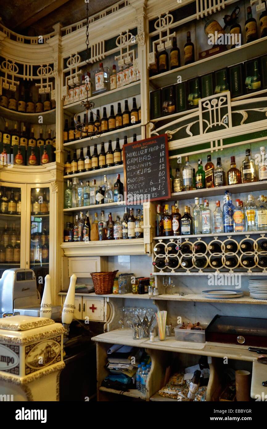 Old Tavern High Resolution Stock Photography and Images - Alamy