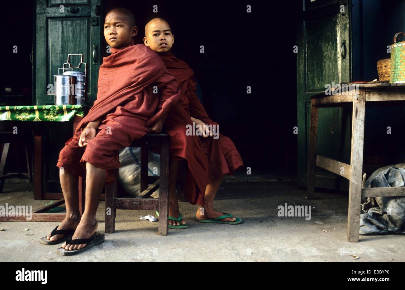 Buddhist monks sitting in front hi-res stock photography and images - Alamy