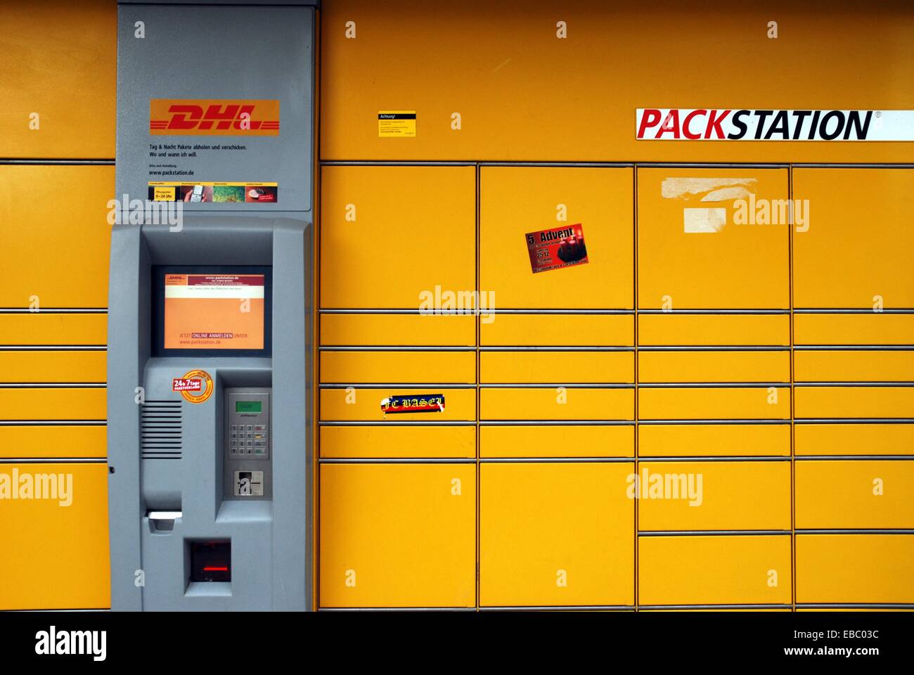 Dhl packing station hi-res stock photography and images - Alamy