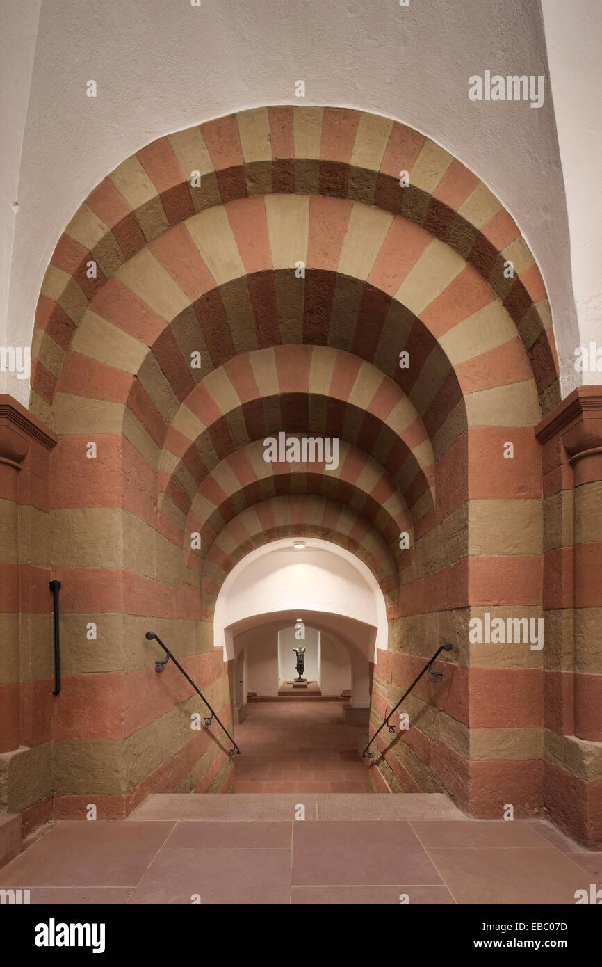 Entrance to crypt hi-res stock photography and images - Alamy