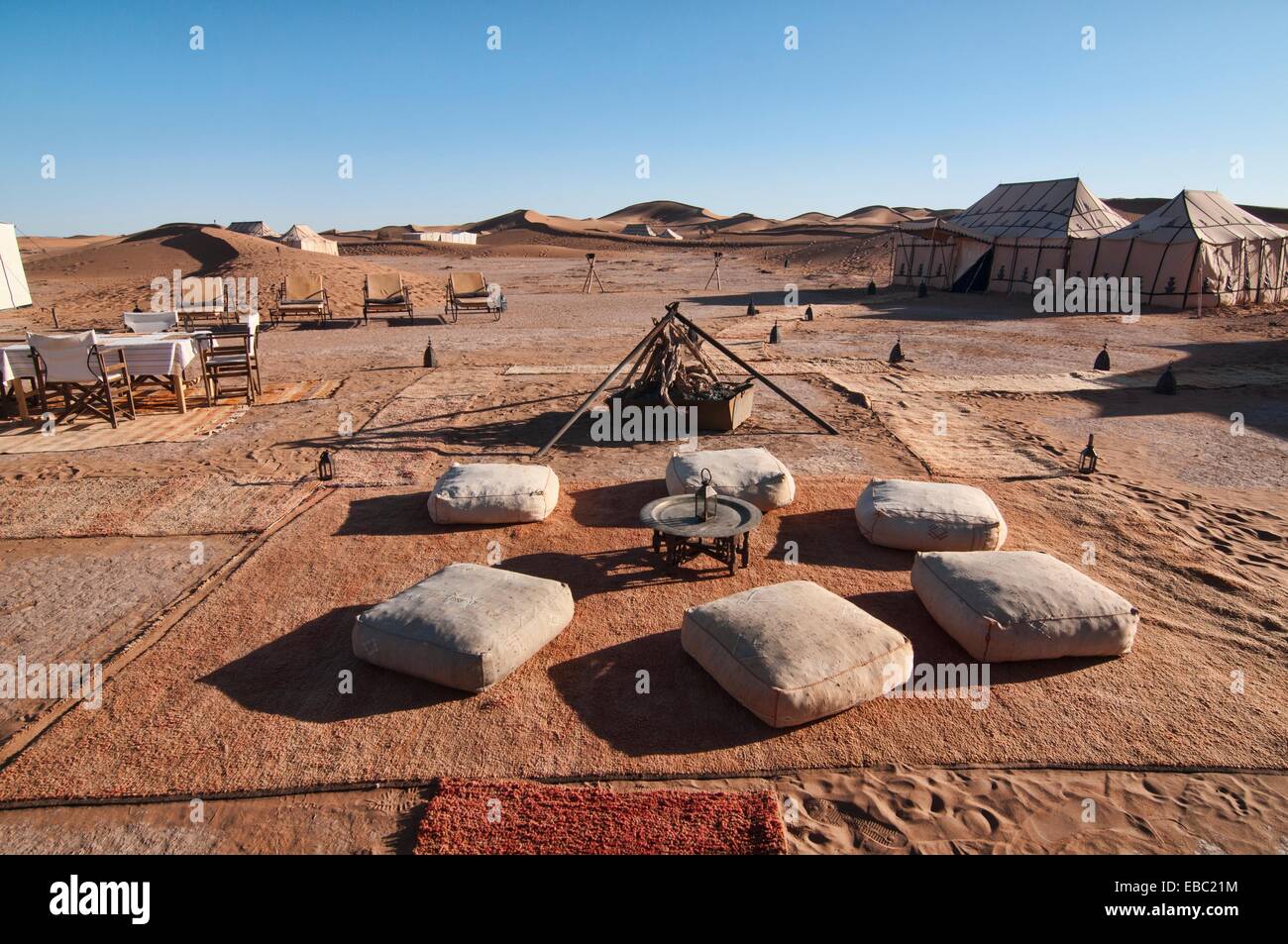 Erg chigaga camp hi-res stock photography and images - Alamy