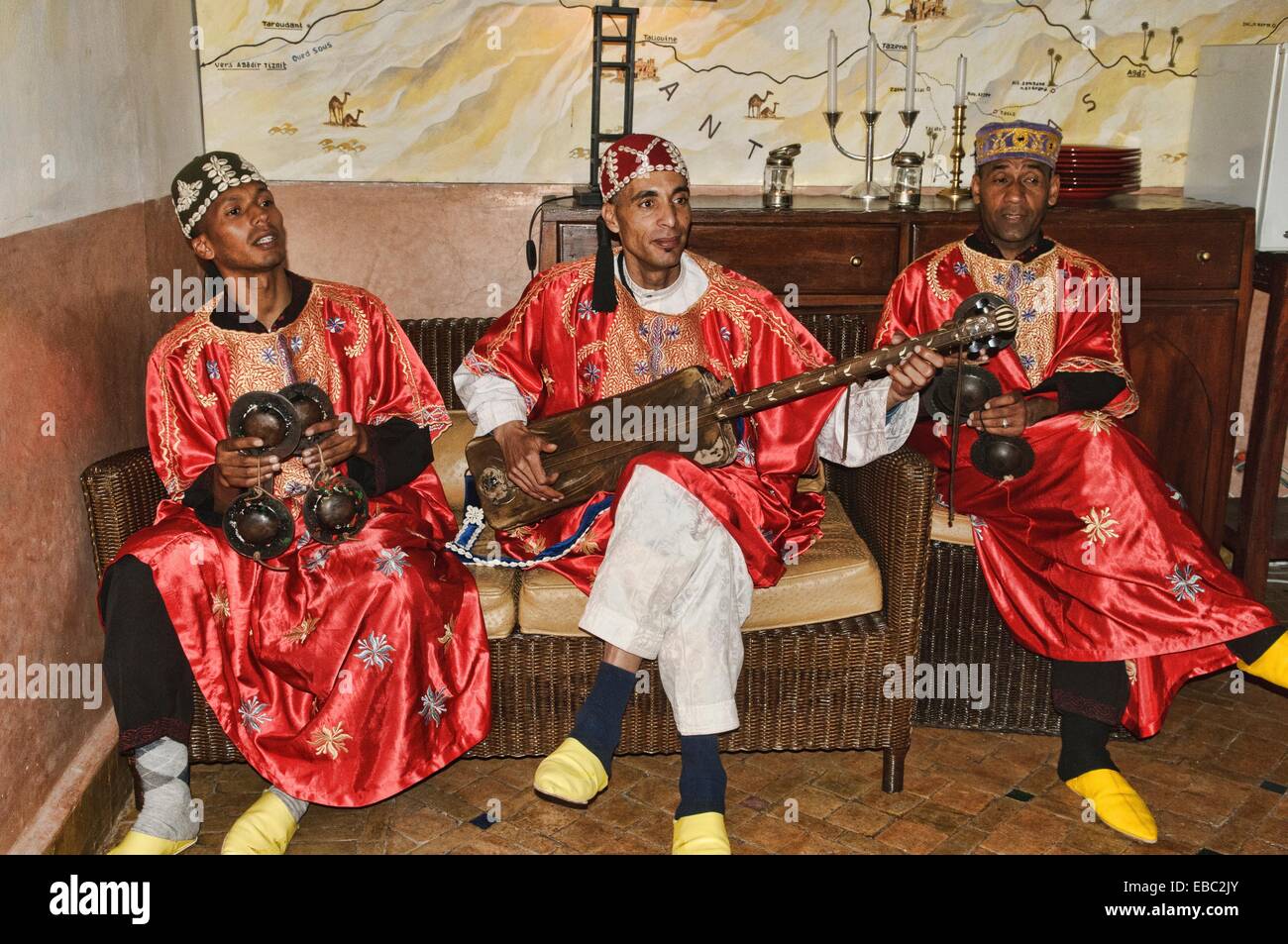 Gnawa musician hi-res stock photography and images - Alamy