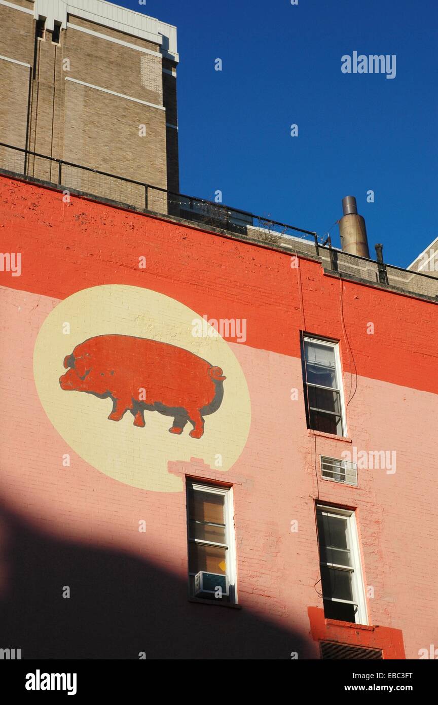 New York City, pig mural, Manhattan Stock Photo - Alamy