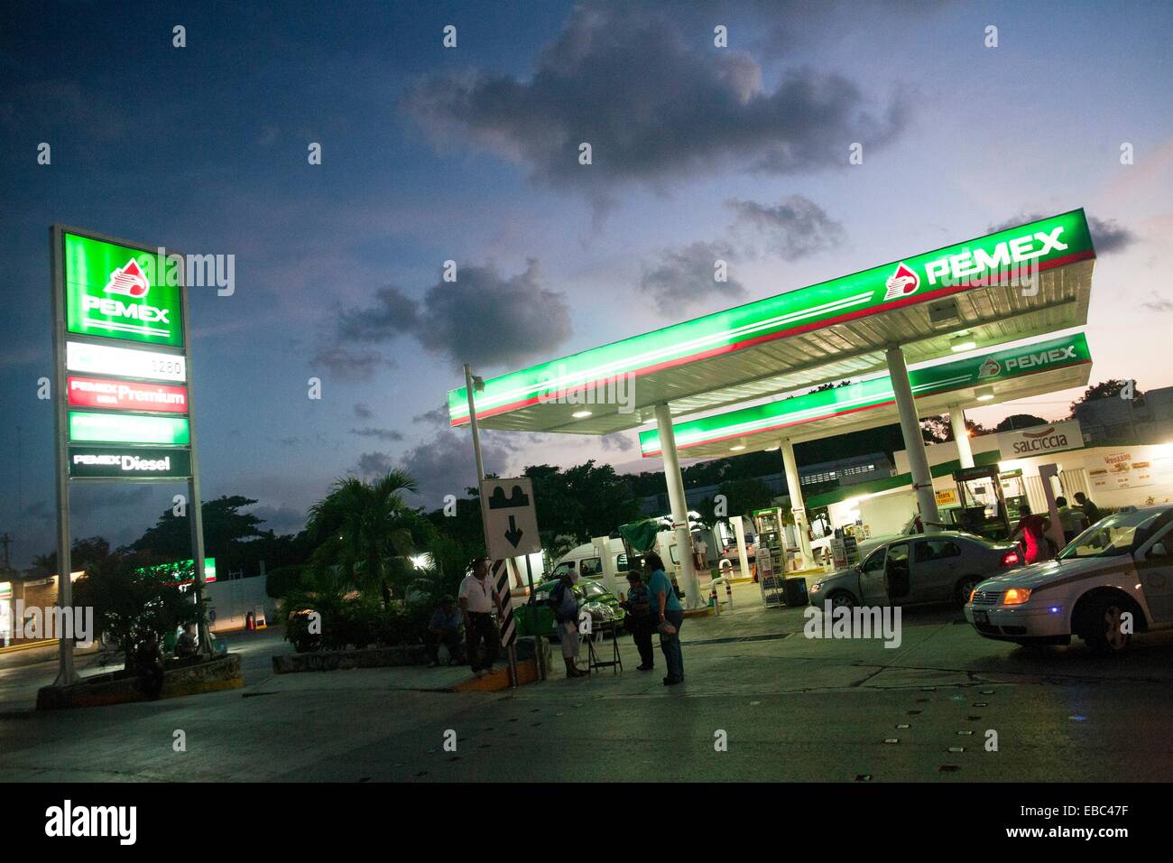 Pemex gas station hi-res stock photography and images - Alamy