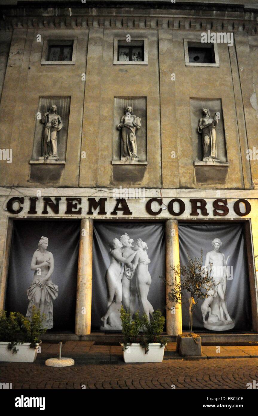 Cinema night italy hi-res stock photography and images - Alamy
