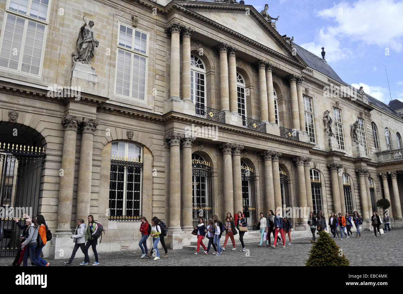 Students paris hi-res stock photography and images - Alamy