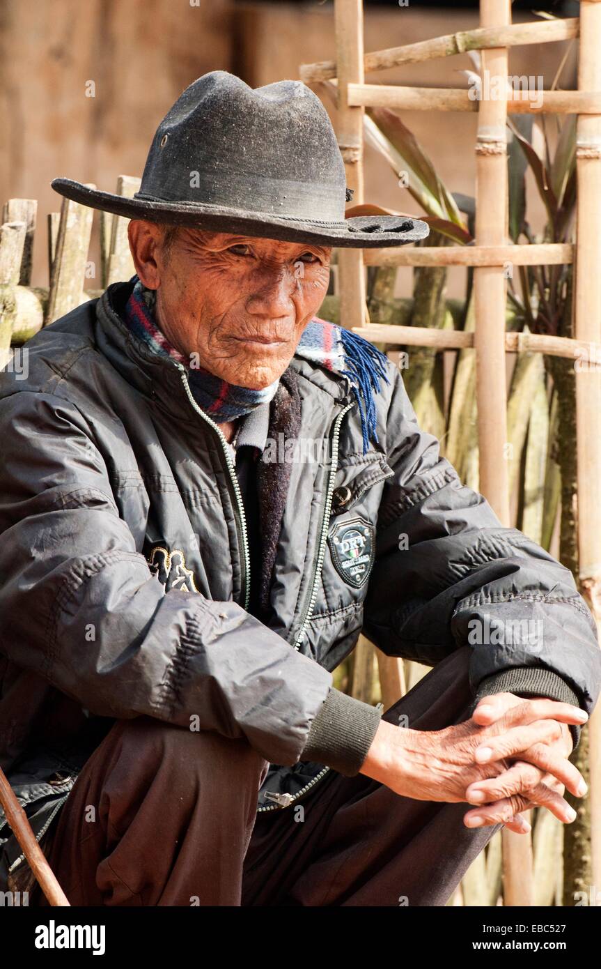 Portrait of an ethnic akha man hi-res stock photography and images - Alamy
