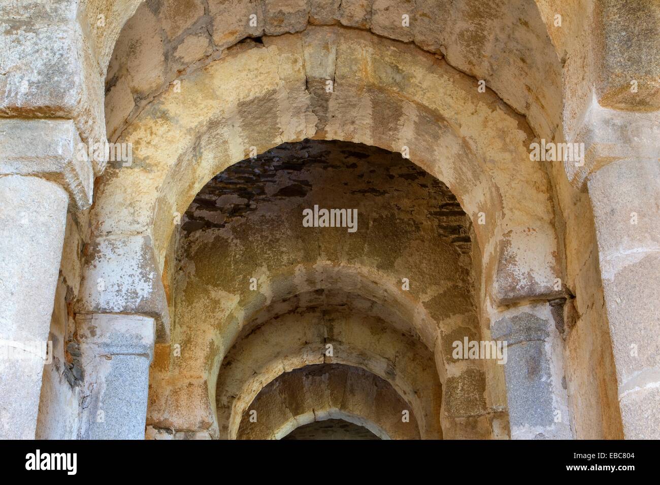 Round church arch hi-res stock photography and images - Alamy