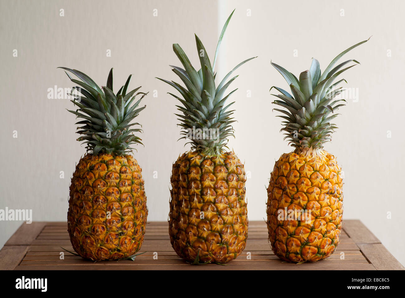 Pineapple pineapples hi-res stock photography and images - Alamy