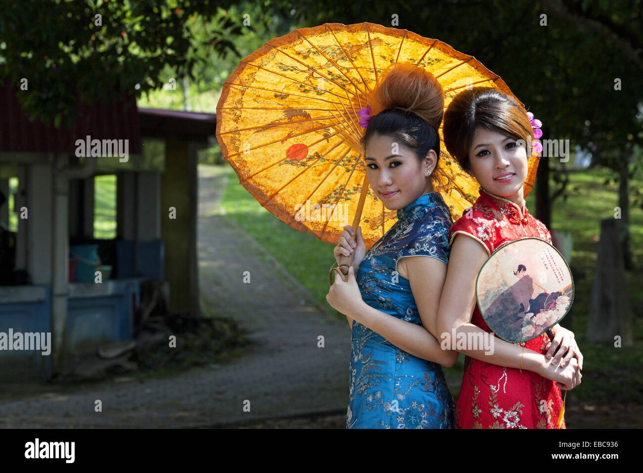 Asian women in cheongsam hi-res stock photography and images - Alamy