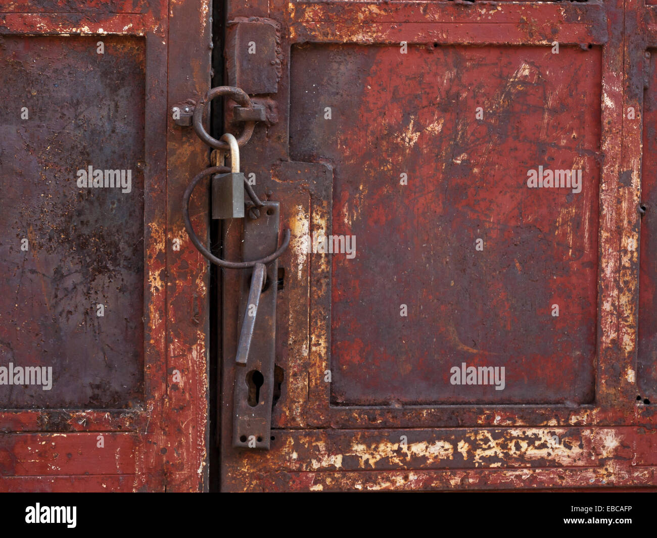 old rusty red door Stock Photo - Alamy