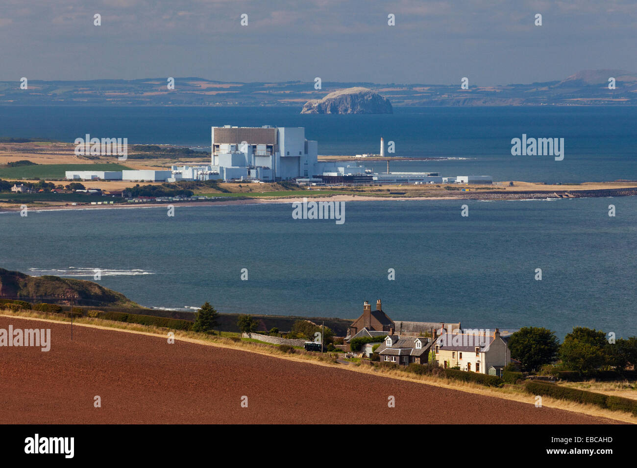 Torness nuclear power station scotland hi-res stock photography and ...