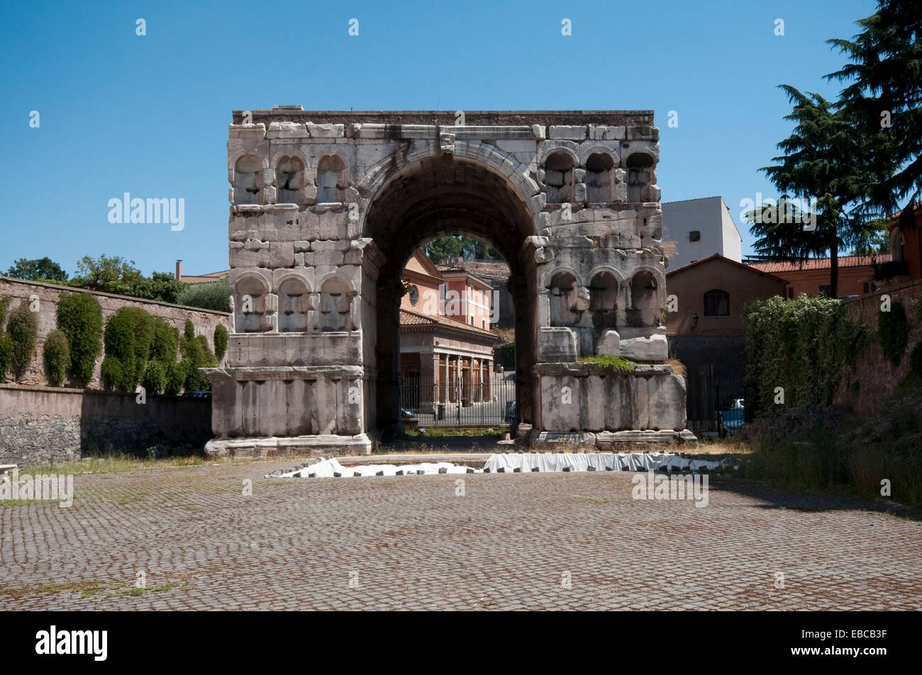 Roman janus arch hi-res stock photography and images - Alamy