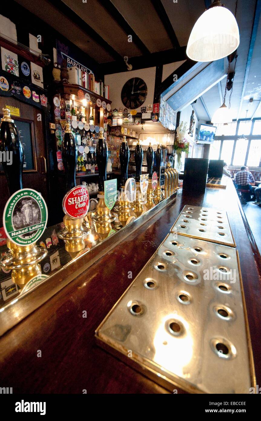 Pub george london fleet street hi-res stock photography and images - Alamy