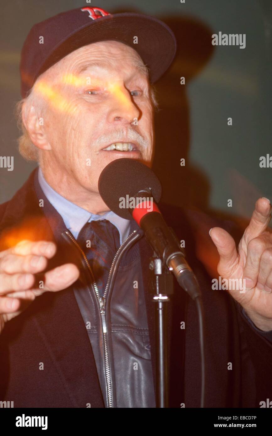 Sunningdale, Berkshire, UK. 28th November, 2014. Lady Bruce Forsyth ...