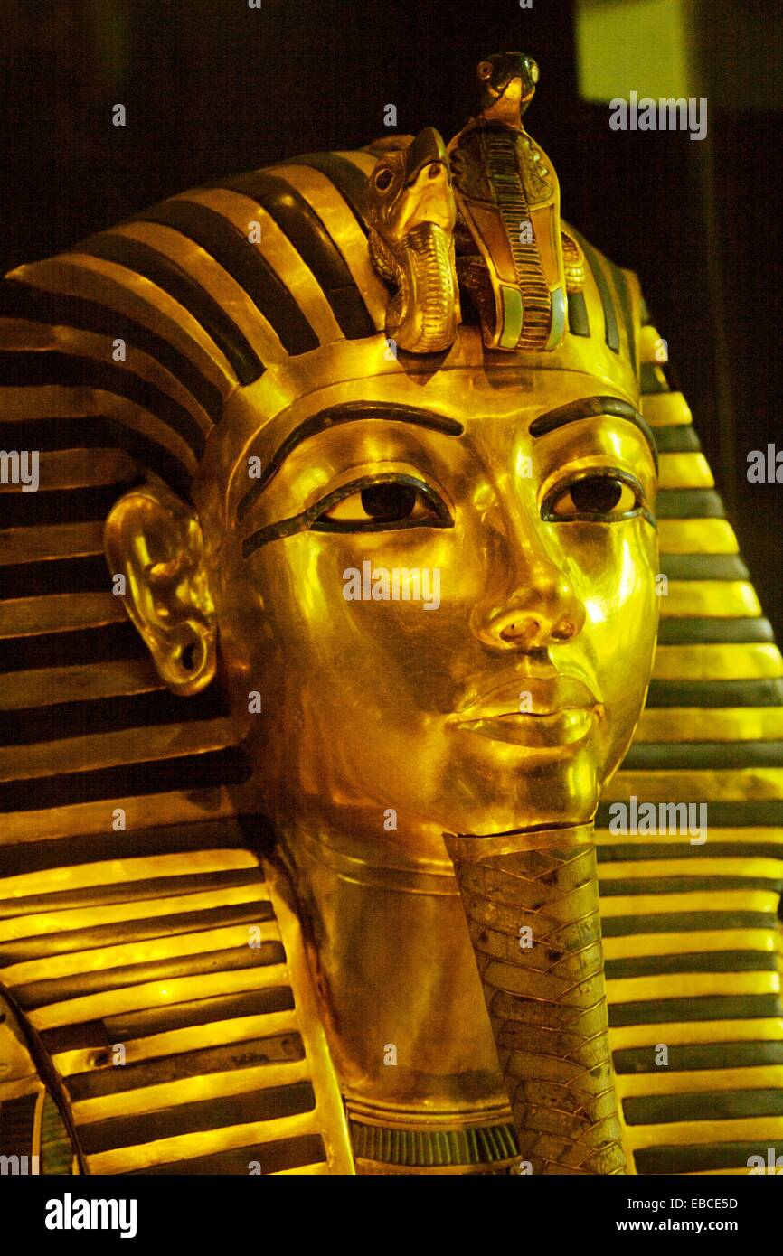 Death mask of tutankhamen hi-res stock photography and images - Alamy