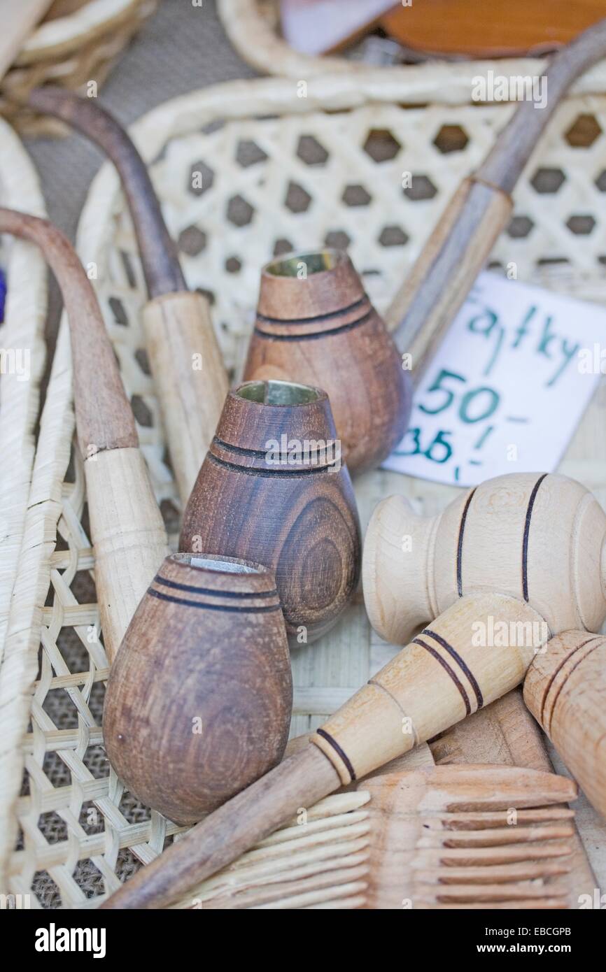 Handcrafted wood pipes Traditional handmade pipes in natural wood ...