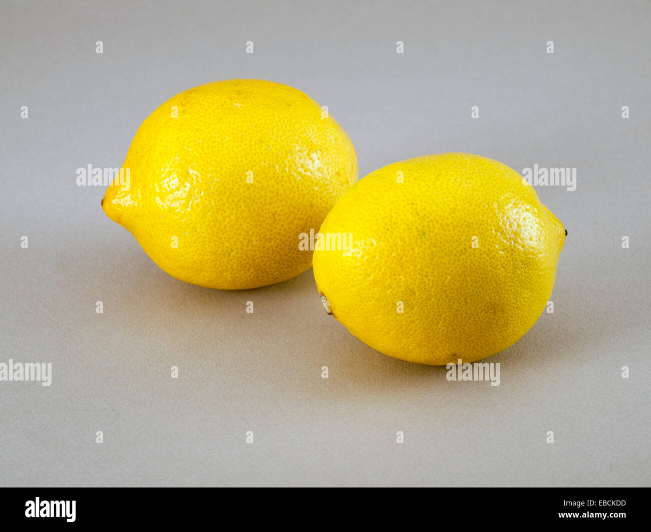 2 lemons hi-res stock photography and images - Alamy