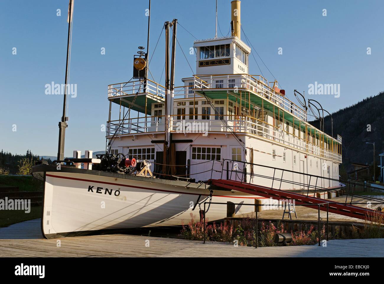Paddle steamer 1800s hi-res stock photography and images - Alamy