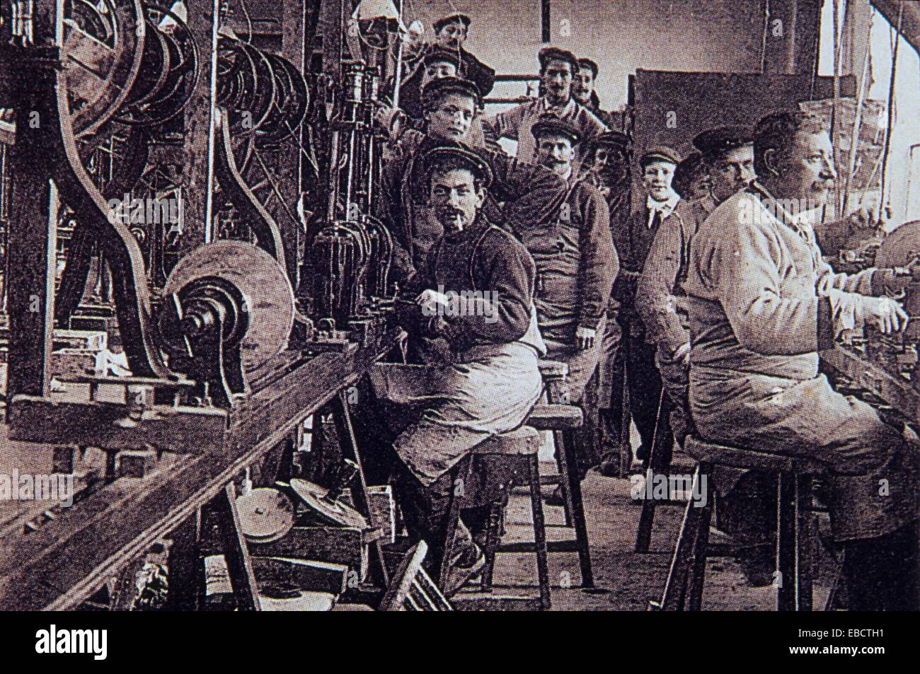 ancient photograph of a workshop, Nacre and Tabletterie Museum of Meru ...