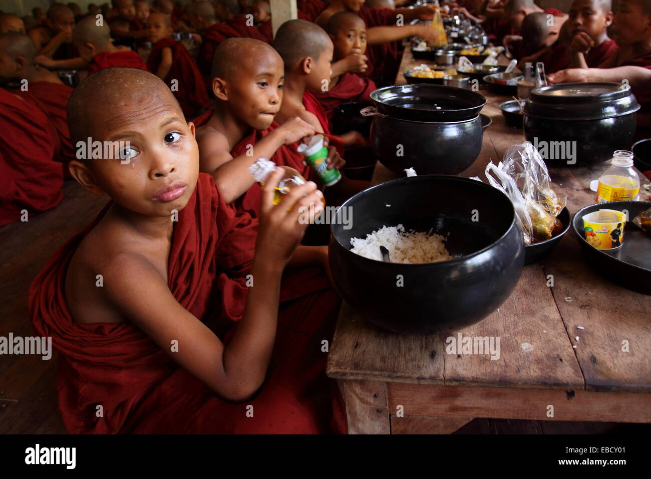 Novice monks eating hi-res stock photography and images - Alamy