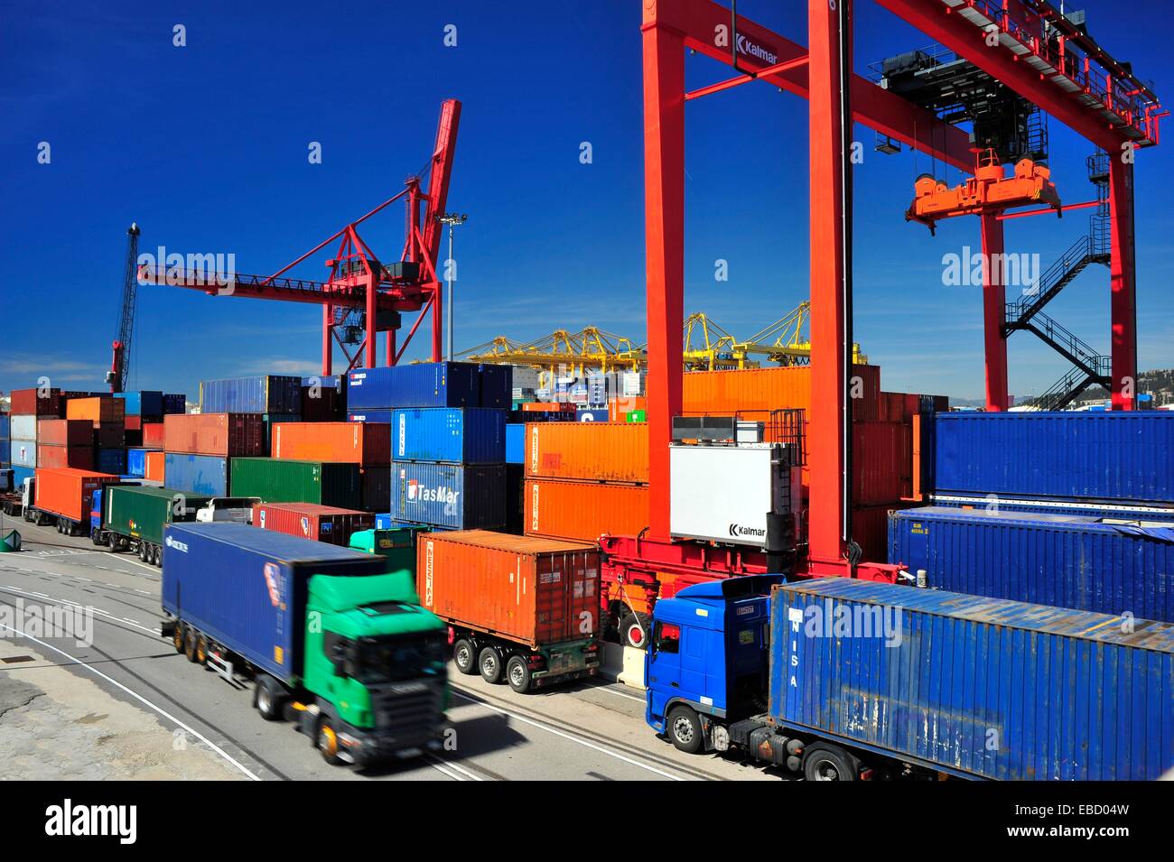 Loading Unloading And Transportation Of Containers In The Port Of