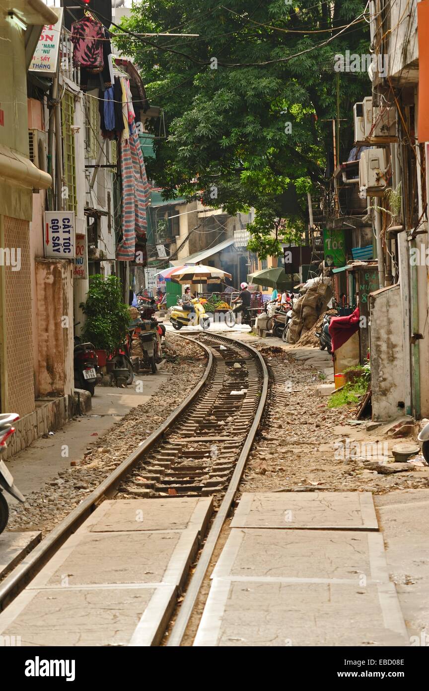 railway tracks, Hanoi, Vietnam Stock Photo - Alamy