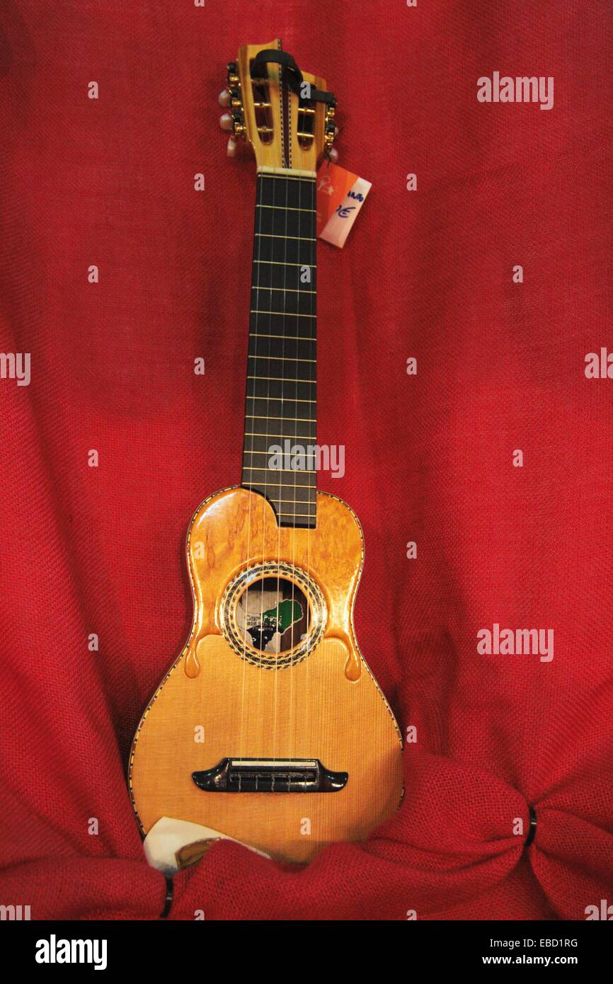 Timple hi-res stock photography and images - Alamy