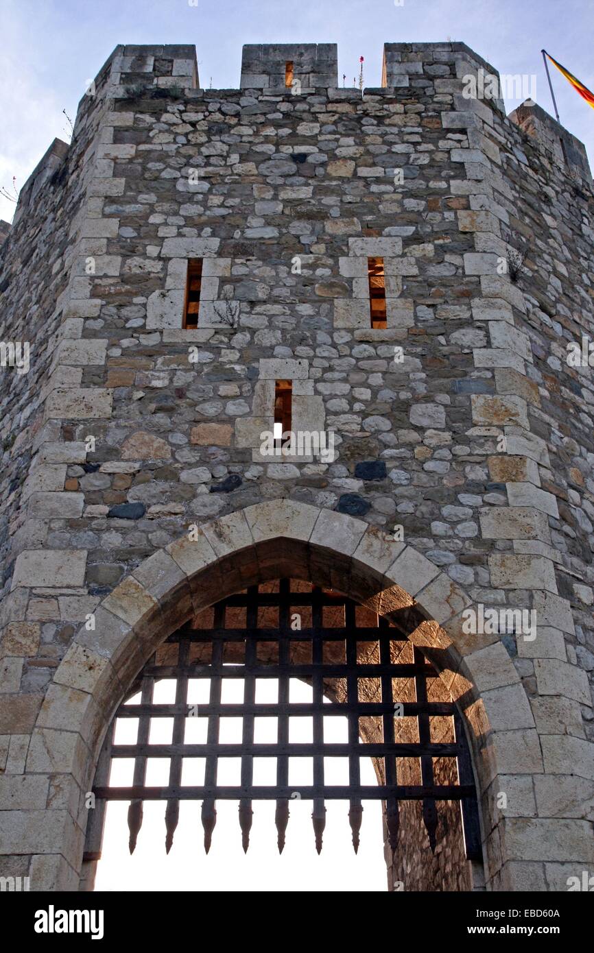 Medieval fortified bridge, Besalu, Catalonia, Spain Stock Photo - Alamy